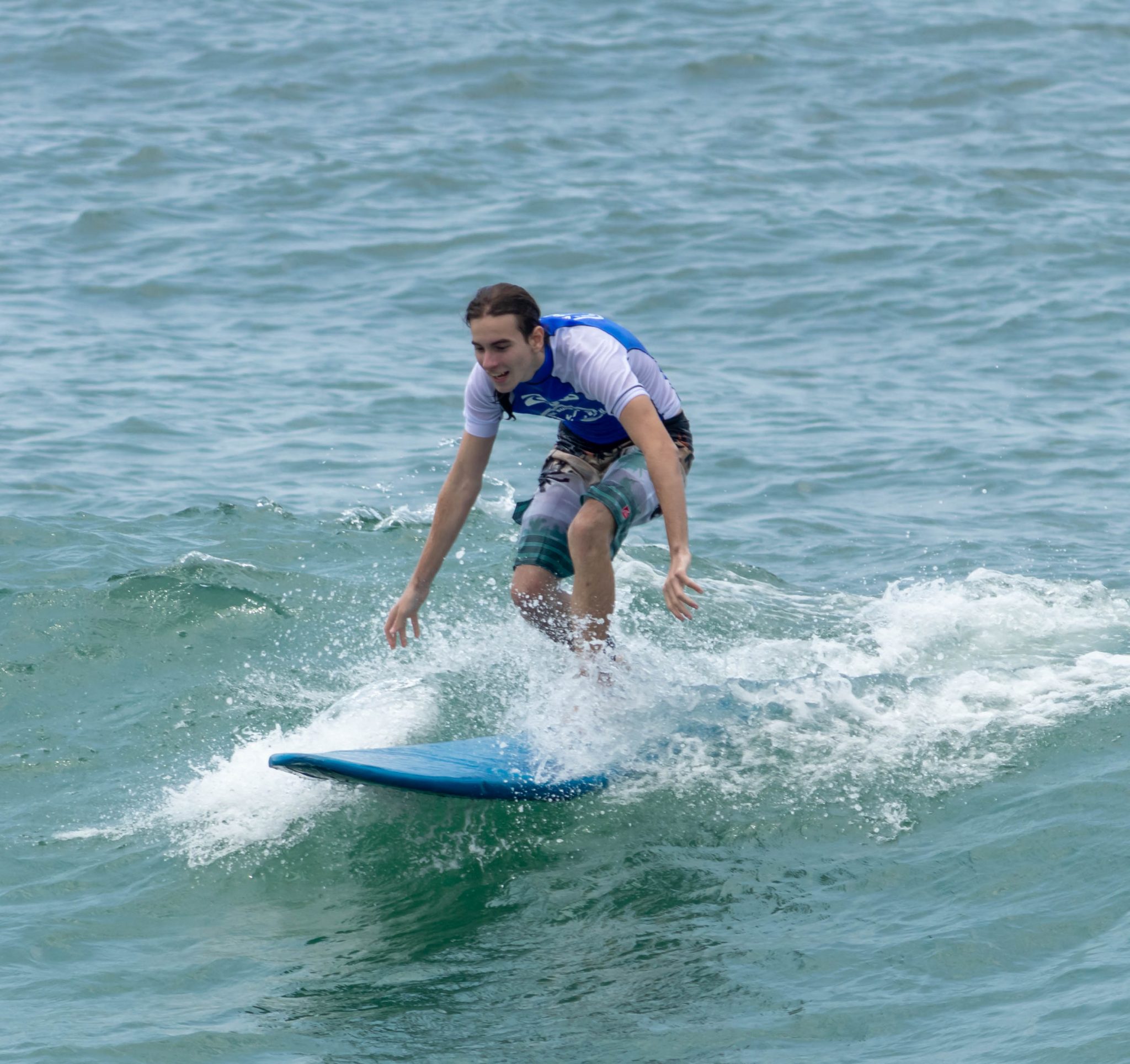 Ator Alan Pfeffer inicia prática de surf