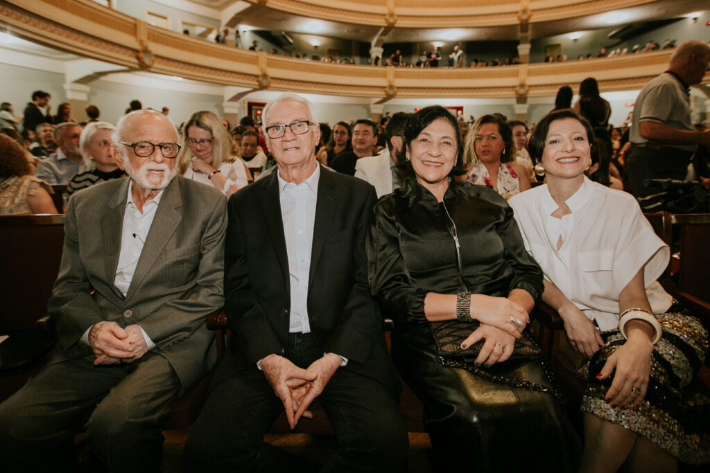 Feira Internacional do Livro. Poesia, música, dança