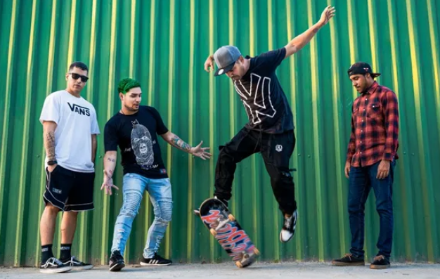 Explorando o pop punk e o emocore Solene