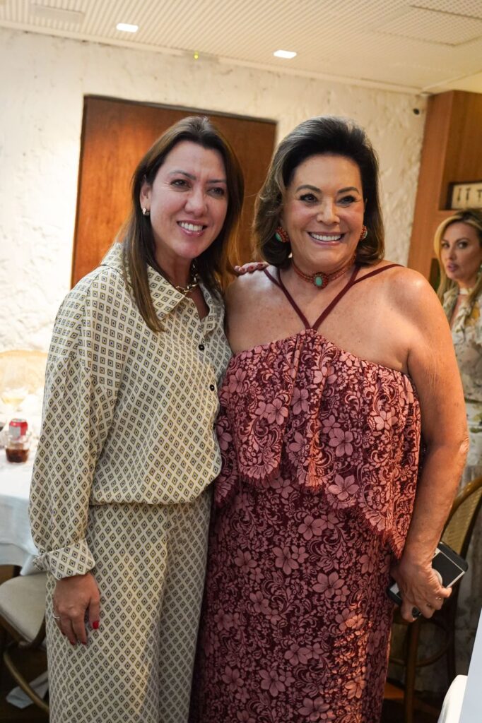 Mara Ferraz celebra seus 53 anos ao lado de personalidades